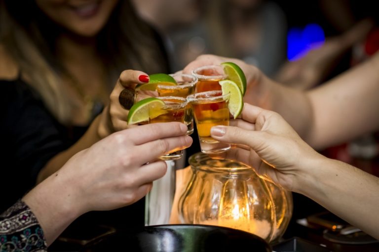 4 Things to Remember When Drinking and Dining at a Rooftop Bar | Soul ...